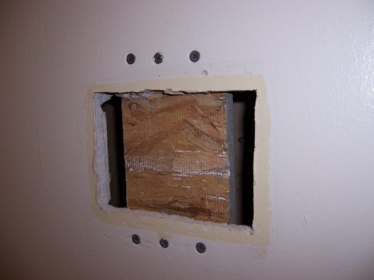 Signs You Need to Fix Your Drywall | RIHSPI